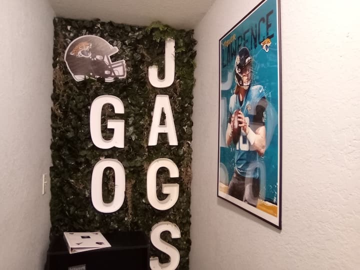 The Jax Hideout 
Dt Studio W/ Shaded Patio - Jacksonville