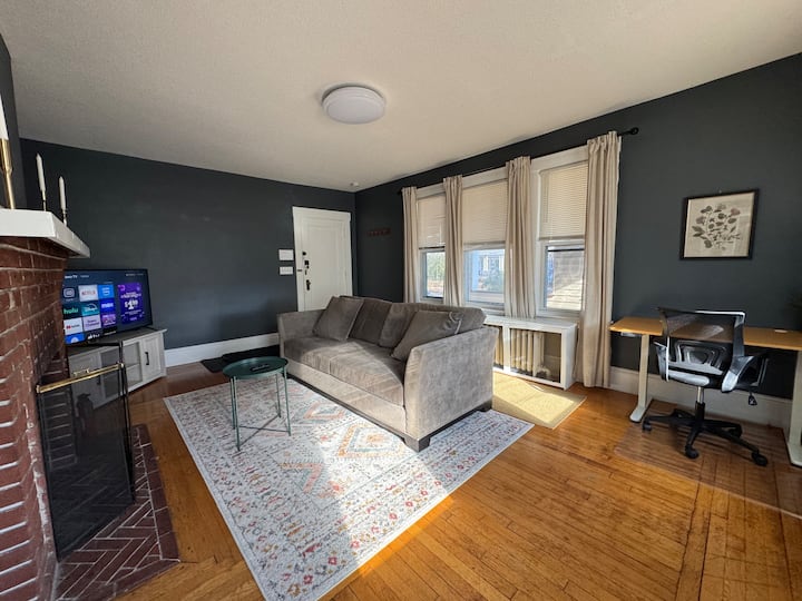 Quiet & Cozy 2br Home | Utilitities, Wifi+parking - Farmington, CT
