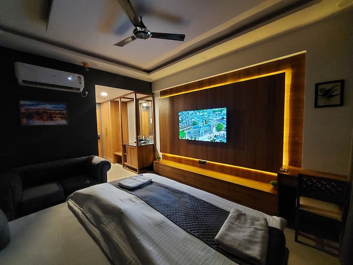 Luxury Loft 5 | Omaxe New Hazratganj - Lucknow