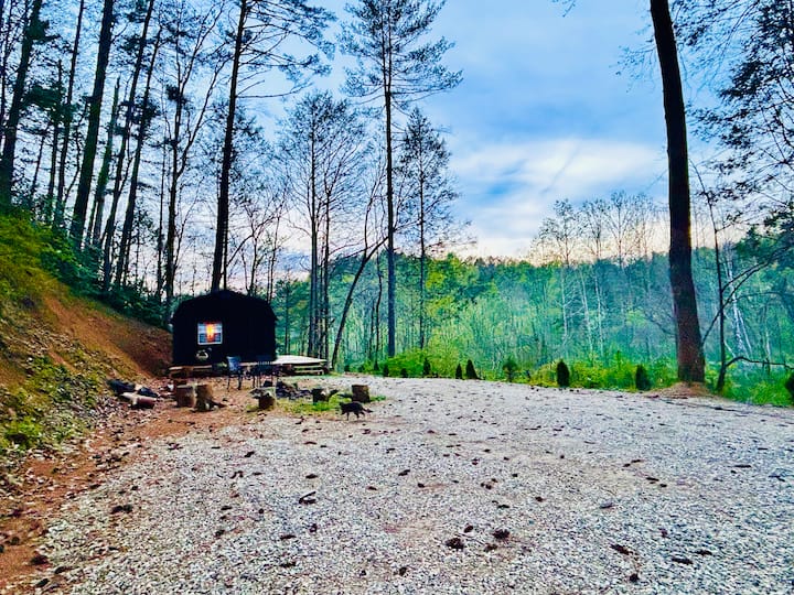 Romantic “Bear Cabin” Only 35 Min. 2 Gatlinburg - Cosby, TN