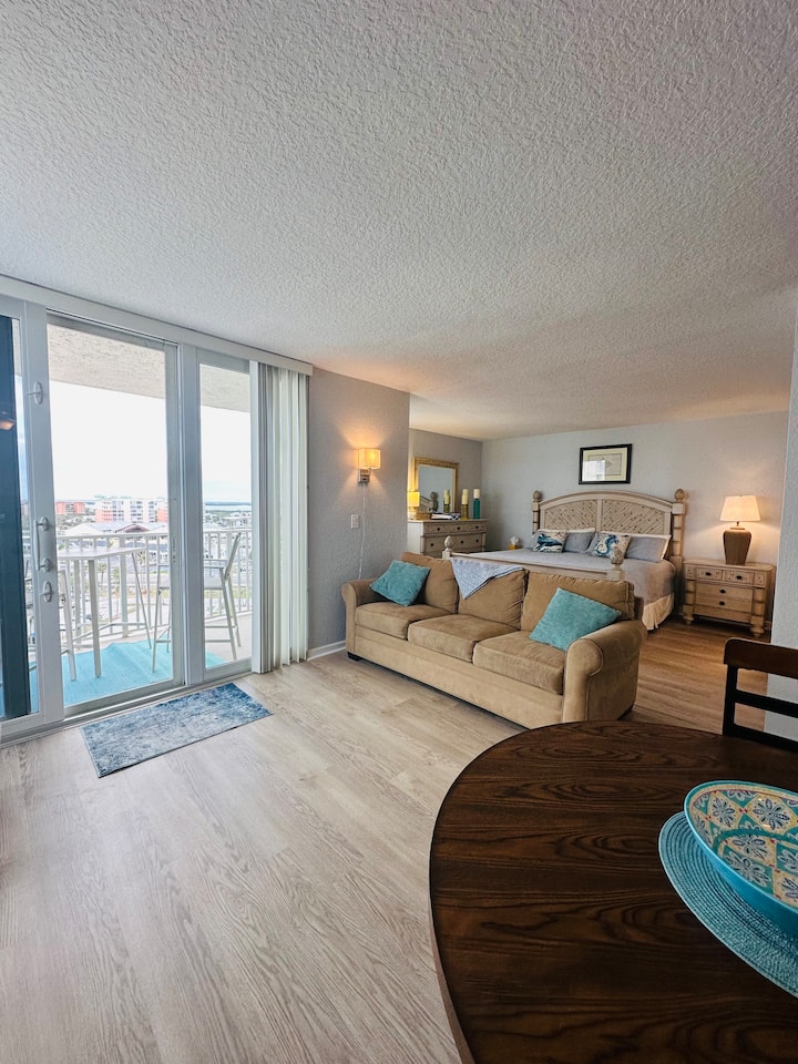 Cozy Condo On The Gulf - Fort Myers Beach, FL