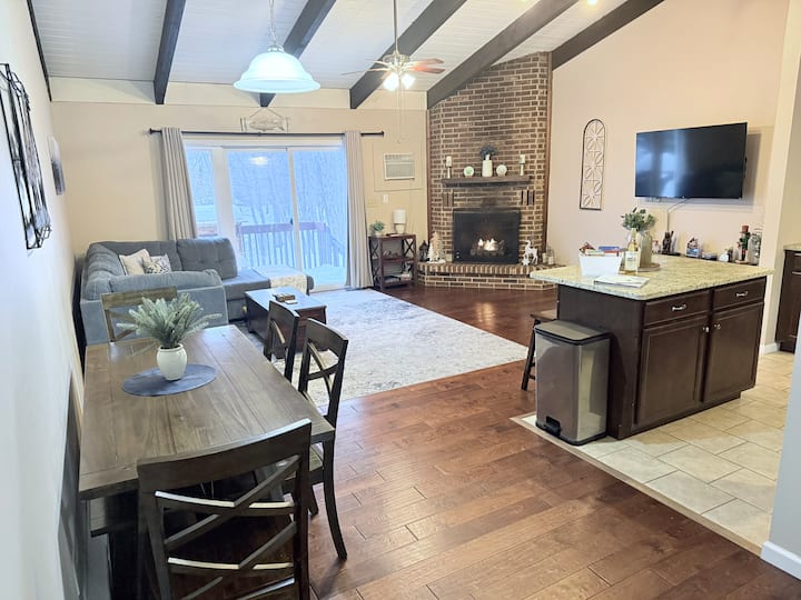 Enjoy Mosey Cabin W/ Sauna And Golf Course Views! - Albrightsville, PA