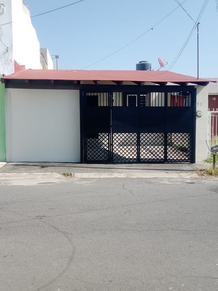 Linda Casa Cerca De Todo - Colima
