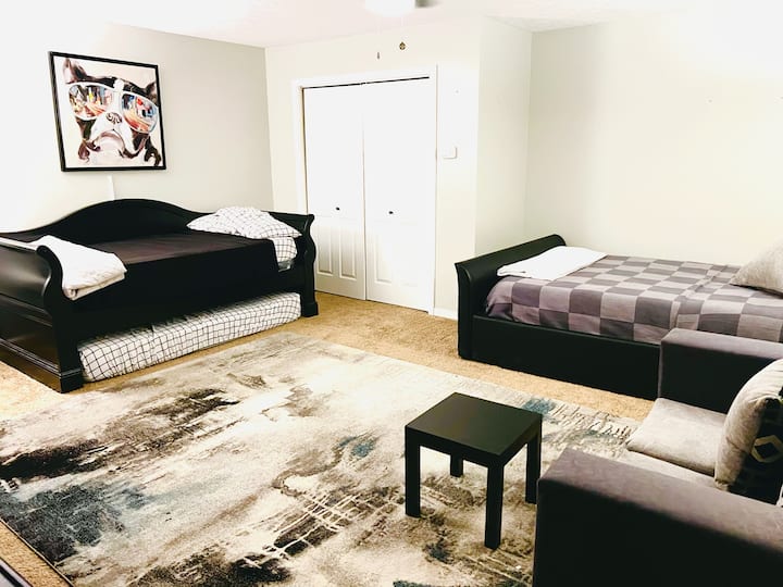 Cozy Quarters Retreat - Indianapolis, IN