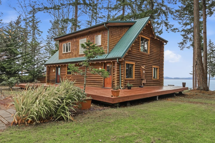 Peaceful Waterfront Log Cabin - Whidbey Island, WA