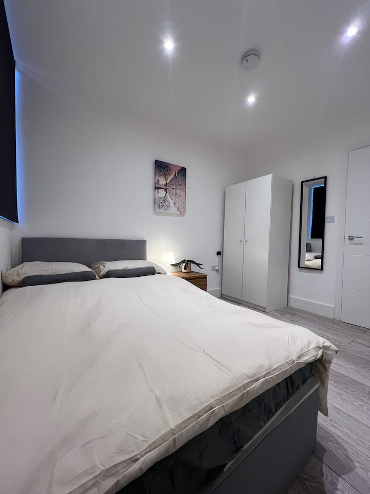 Modern Studio Apartment - Kent - Maidstone