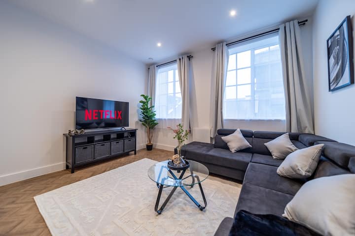 The Essex Hideaway - Stylish 1king Bed, Fast Wifi! - 切爾姆斯福德