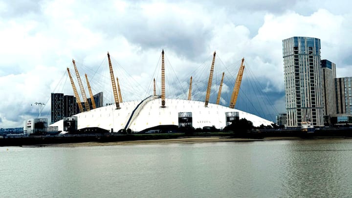 Modern 1 Bed Apt With Canarywharf View & Fastwifi. - London