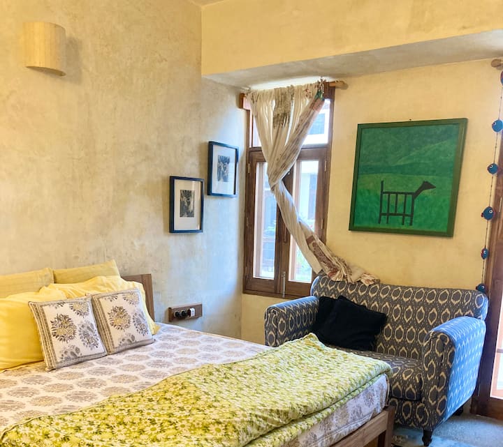 Large Windows W/winter Sun W/ Limestone Bathroom - Chandigarh