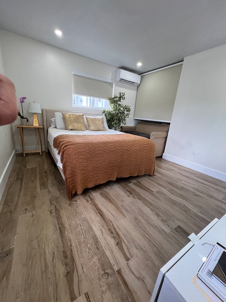 Private Studio Near Shops & Clinics - Kendall, FL