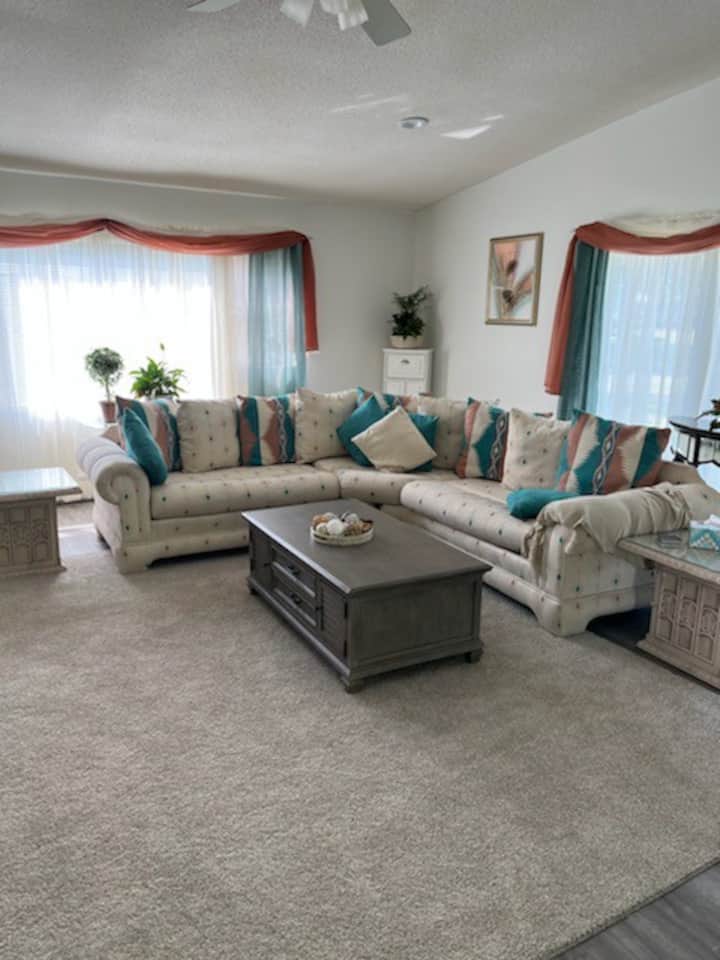 Spacious Home In Quiet Neighborhood - ラッドロー, MA