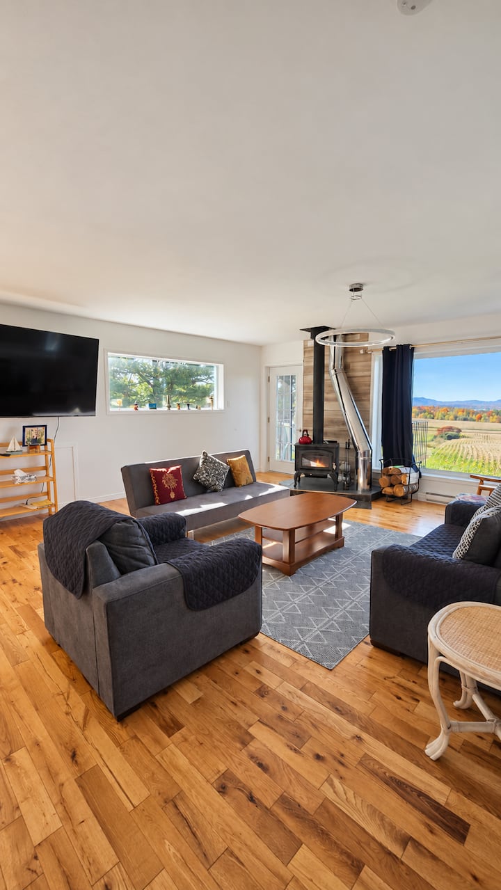 Mont Orford View + Fireplace | Apt. 10 Min From Downtown - Sherbrooke