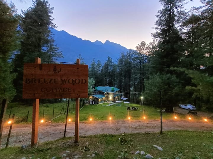 A Quiet Retreat Nestled In Pines - Pahalgam