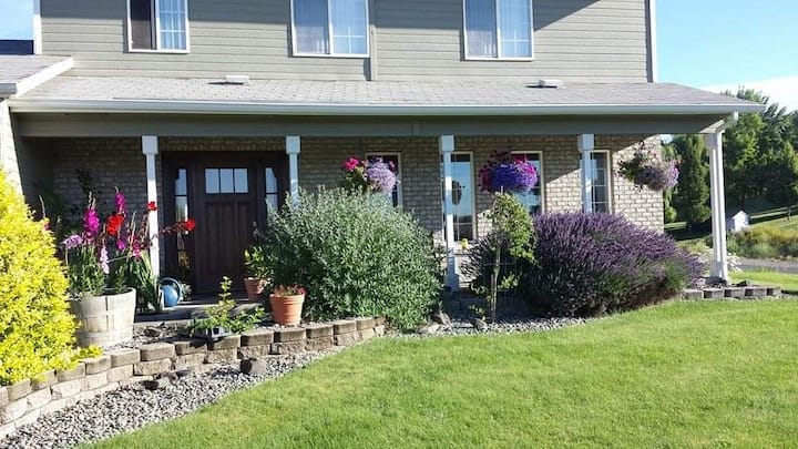 Room In House, Beautiful 1 Acre - Kennewick, WA