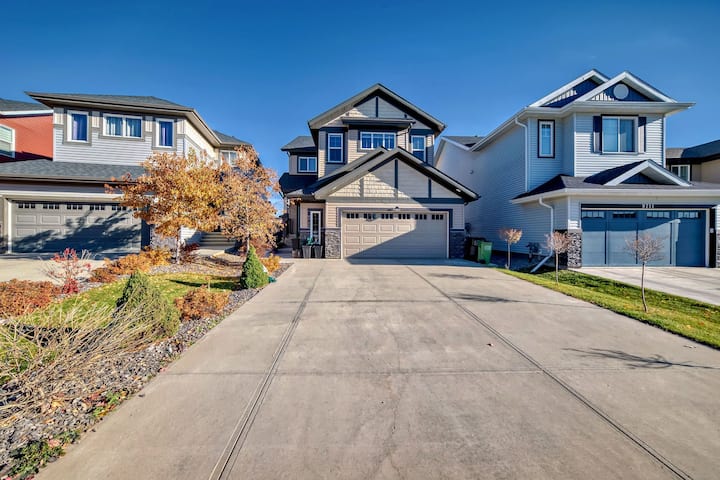 Jaison’s Cozy Basement With Easy Access To West Ed - Edmonton