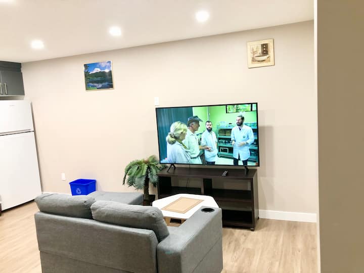 Spacious Private Unit With Separate Entrance - Calgary