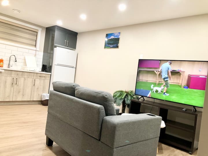 Spacious Private Unit With Separate Entrance - Calgary
