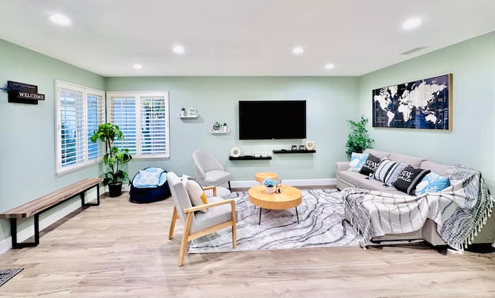 Cozy Retreat Near Disneyland & Beach & Pool Table - Garden Grove, CA