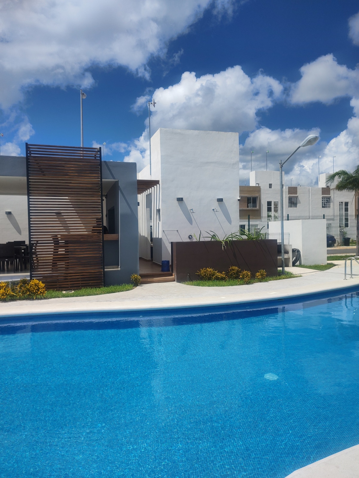 Familienunterkunft mit Annehmlichkeiten - Häuser zur Miete in Benito ...