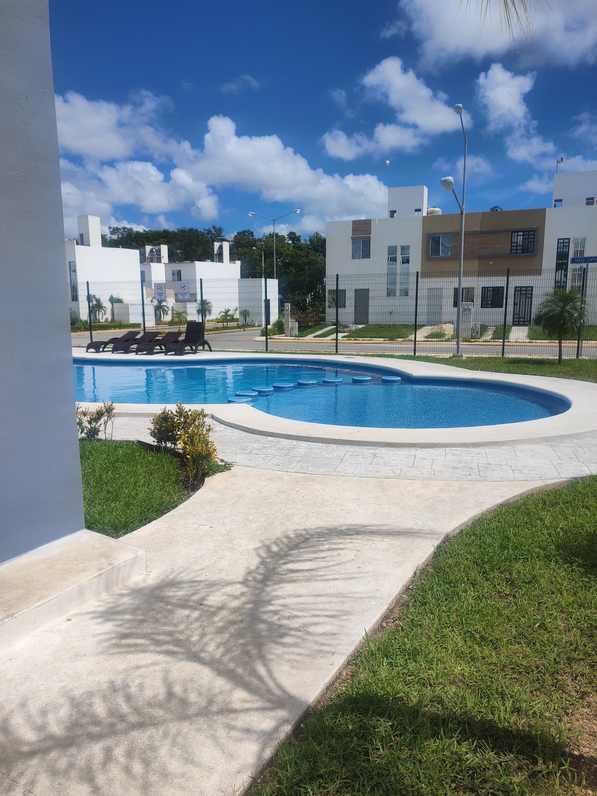 Familienunterkunft mit Annehmlichkeiten - Häuser zur Miete in Benito ...