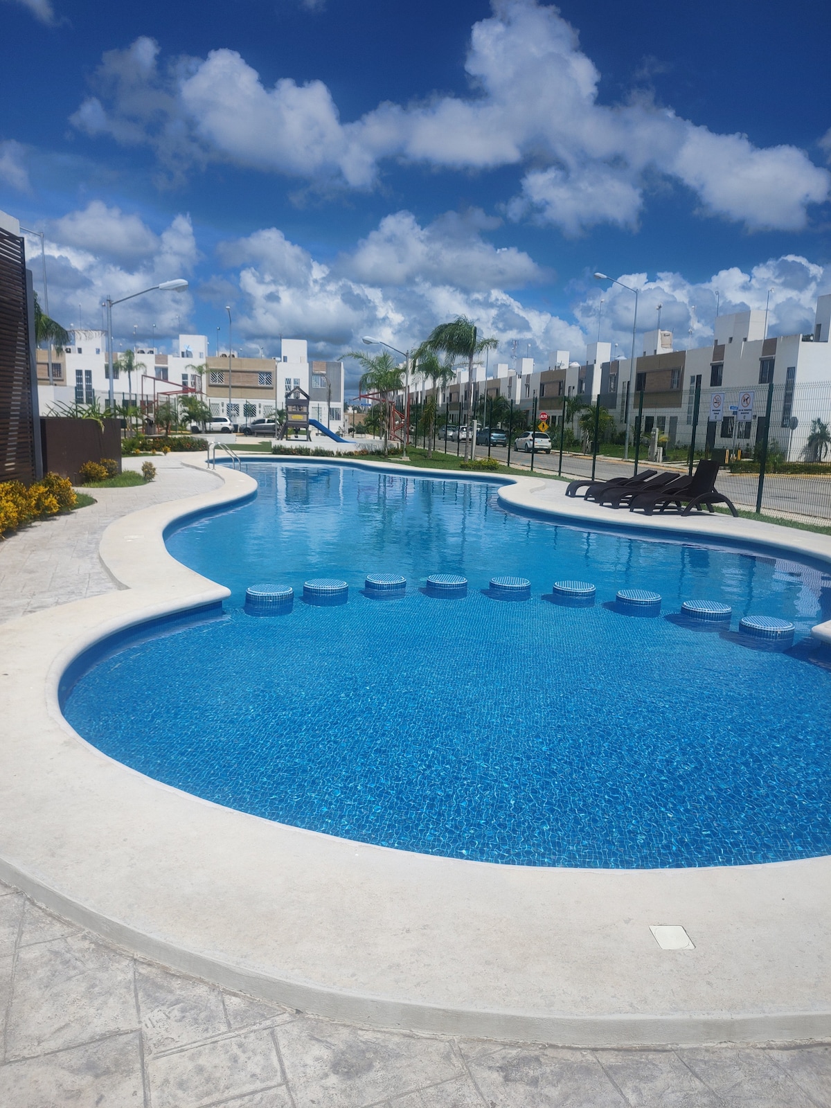 Familienunterkunft mit Annehmlichkeiten - Häuser zur Miete in Benito ...