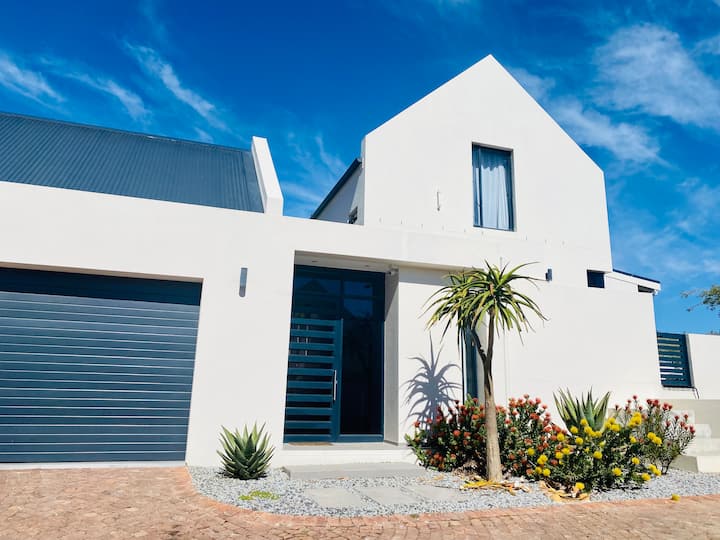 Contemporary Farm Getaway - Wellington