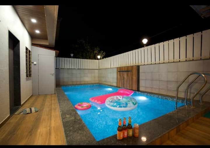 V Star Villa - Khopoli