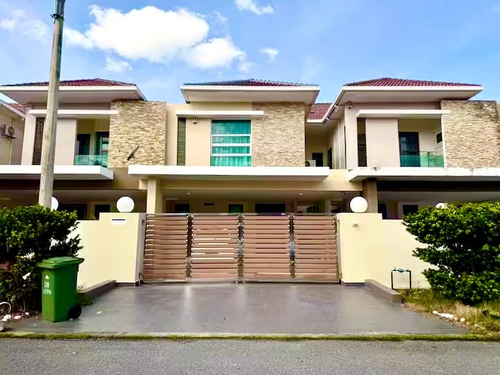 4bd 12pax @ Lopeng Height Miri - Miri