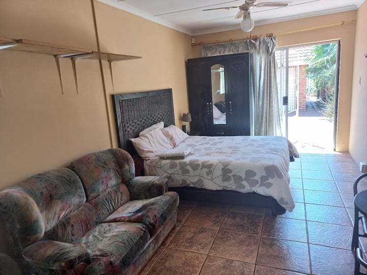 Recharge At Studio Cottage - Bloemfontein