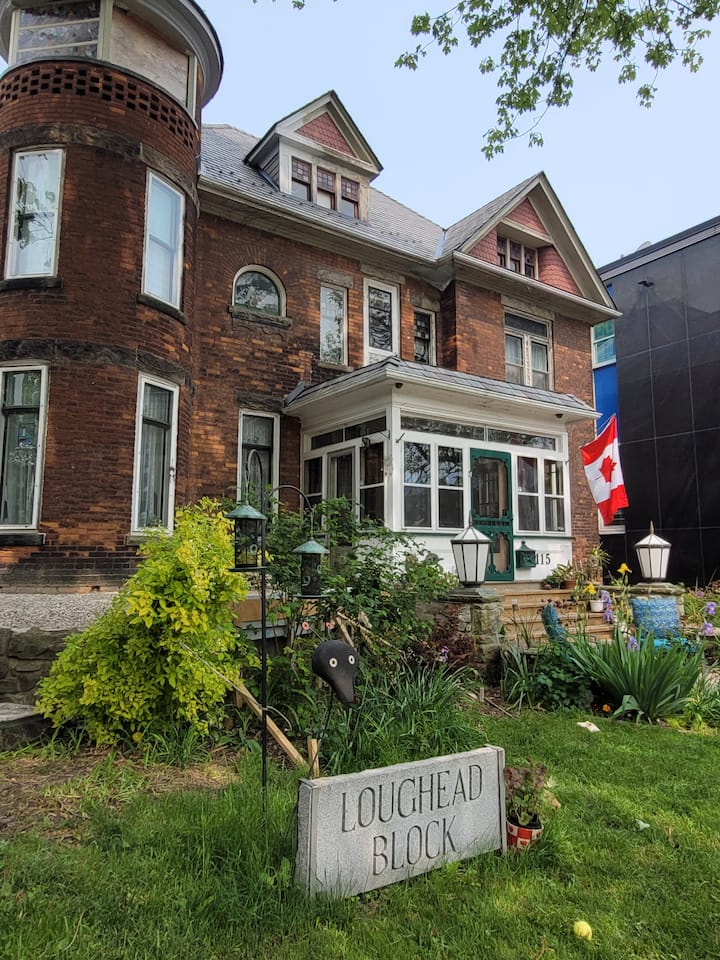 The White Lantern Grand Bedroom - Sarnia