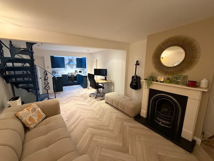 Stylish Victorian Cottage In Central Richmond - Thames Ditton