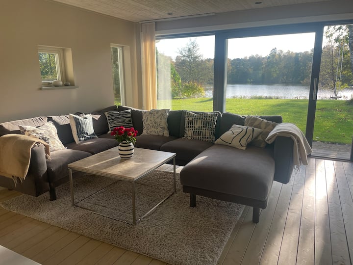 Unique Split-level Villa With Stunning Lake Views - Falkenberg