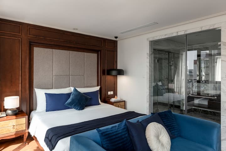 City Center Shiny 120m2 2br Apt| Lift| Thaicom - ベトナム