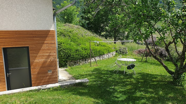 Studio Au Calme - Rez De Jardin - Challes-les-Eaux
