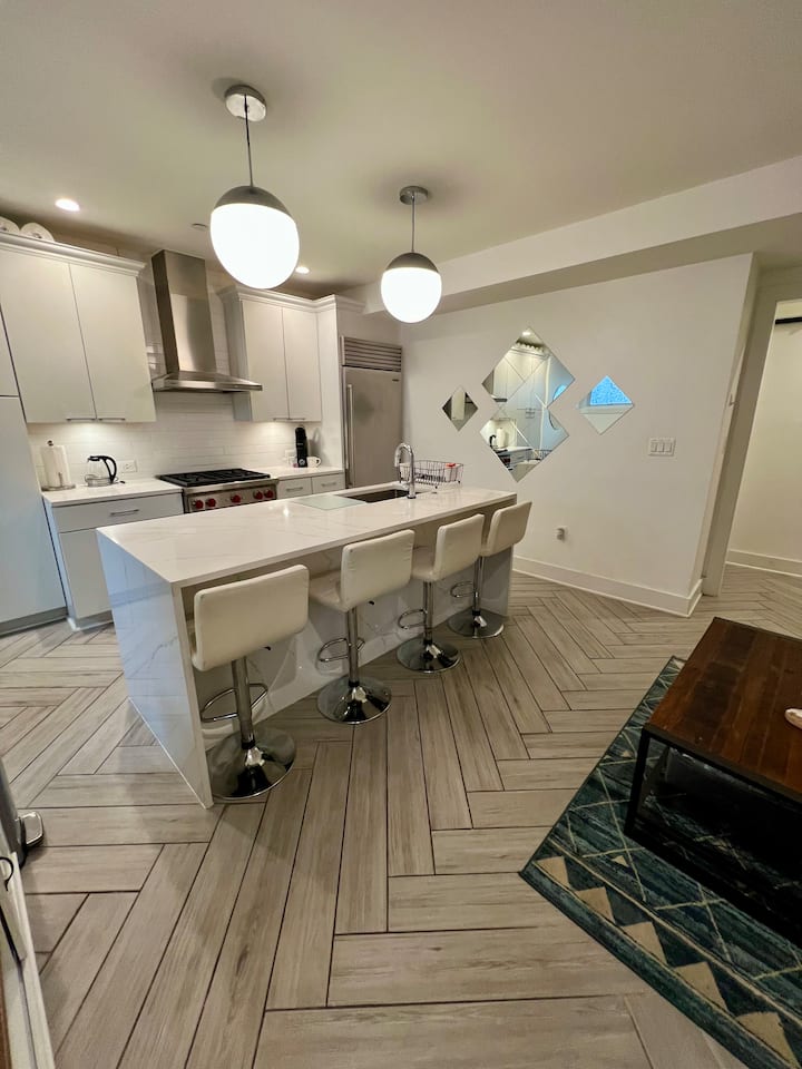 Quiet Luxury Logan Circle Condo | Walk To 14th St - Washington, D.C.