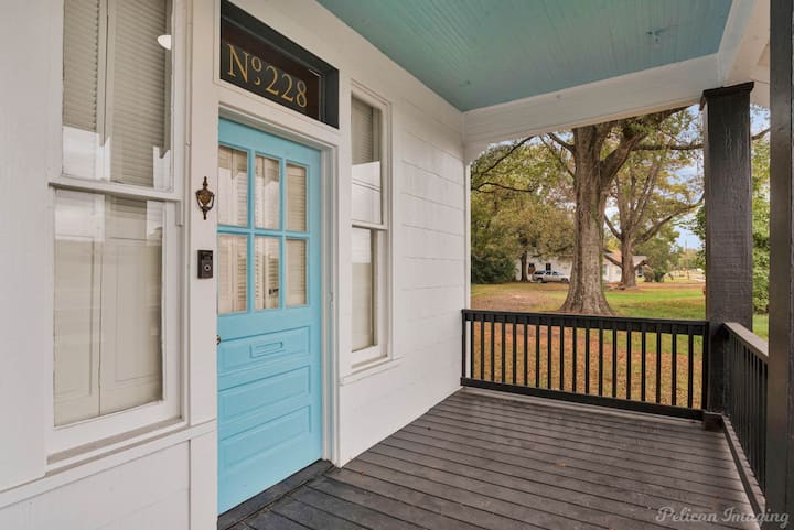 The Bleu Moon Escape - Monroe, LA