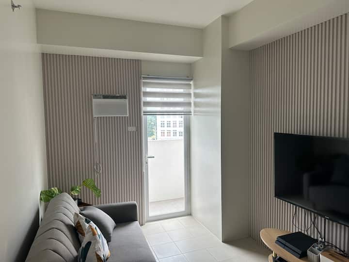 1bedroom, Living Room W Balcony Adhi Staycation - Biñan