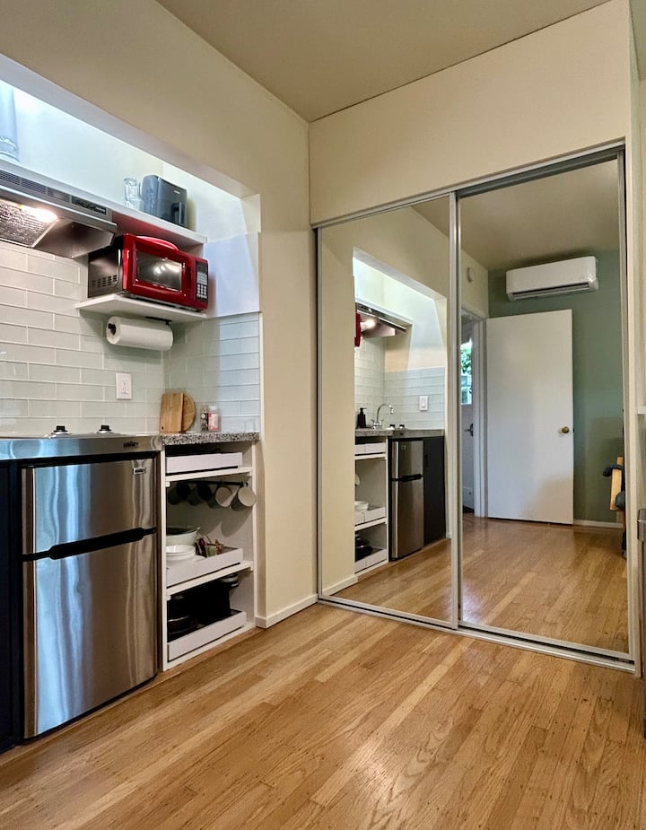 Charming Garden Studio - Oakland, CA