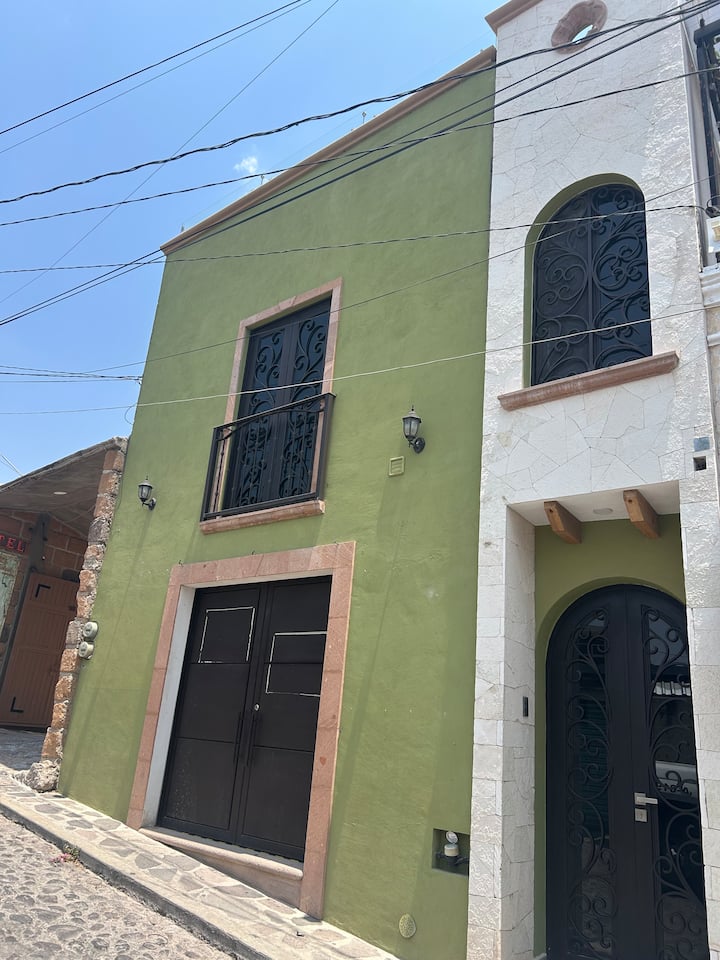 Hermosa Casa, En Bernal - Bernal