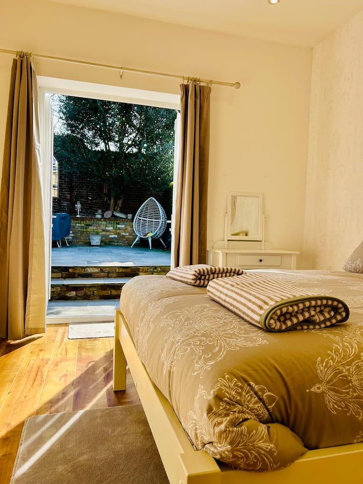 >No3 Little Eaton > By The Sea > Free Parking - Westgate-on-Sea