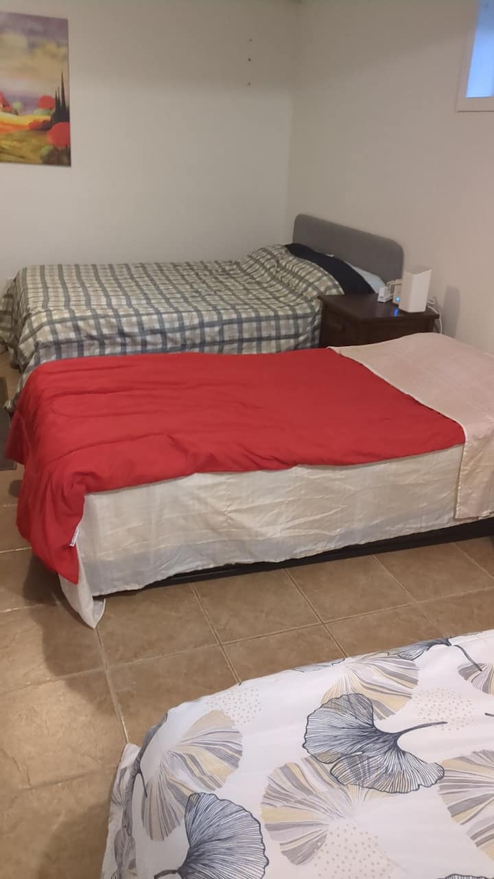 Br2: Fair Price Great Amenities Room - Vaughan