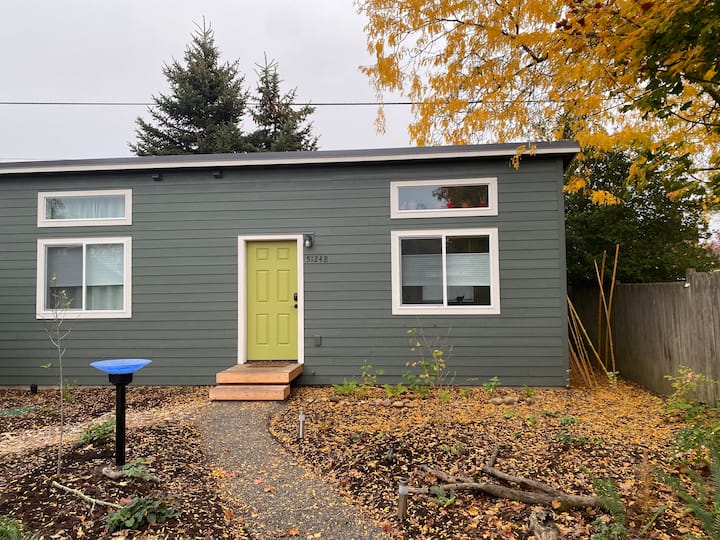Cully Neighborhood Backyard Birdhouse - Mount Tabor - Portland