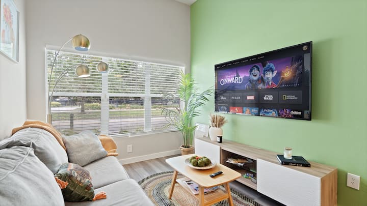 Stylish Getaway On Lake Eola - Winter Park, FL