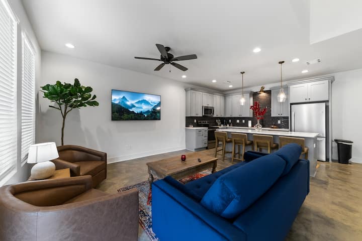 Basin House•king Beds•garage•wash/dryer•70"tv•wifi - Lafayette, LA