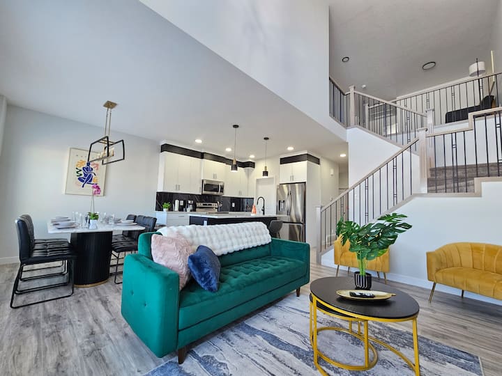 Spacious And Bright Home Perfect For Large Groups - Edmonton