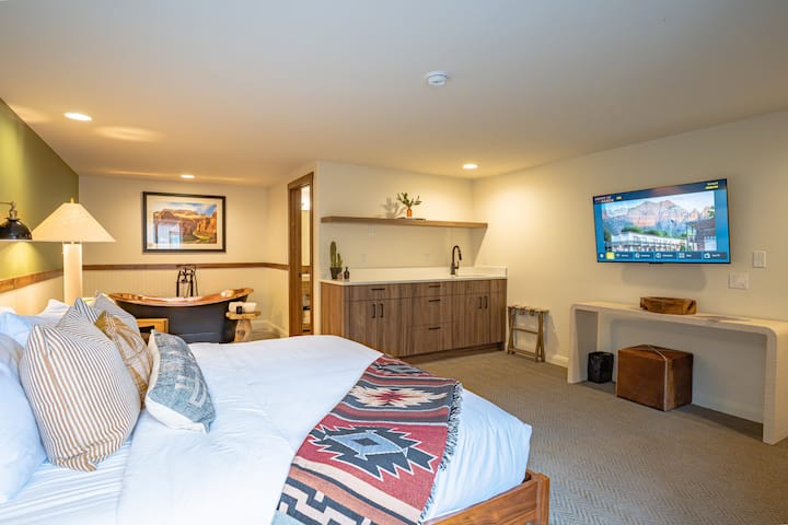Petty Ranch Inn | Copper Tub Suite - Springdale, UT