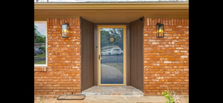 Robin Hood, 3 Bedroom 2 Bath, Indoor Fireplace - San Angelo, TX