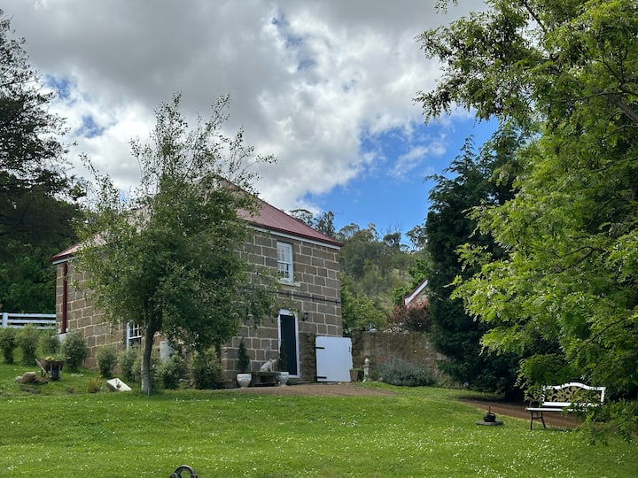 Charming Convict-built Cottage - Hobart