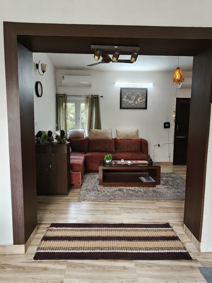 Quiet South Delhi 2br: Hauz Khas Metro 4 Min Walk - New Delhi