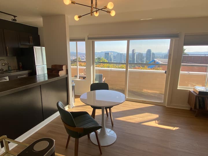 Cozy Condo With A View! - Portland, OR